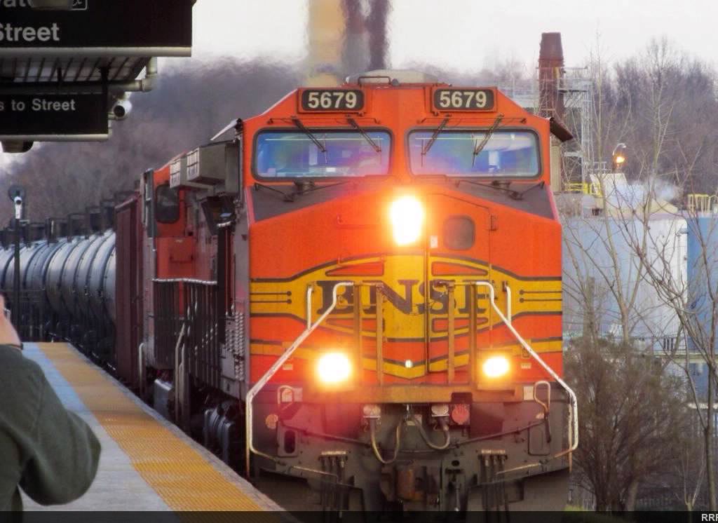 BNSF AC4400W #5679 leads CSX K040-19 through Union, NJ.